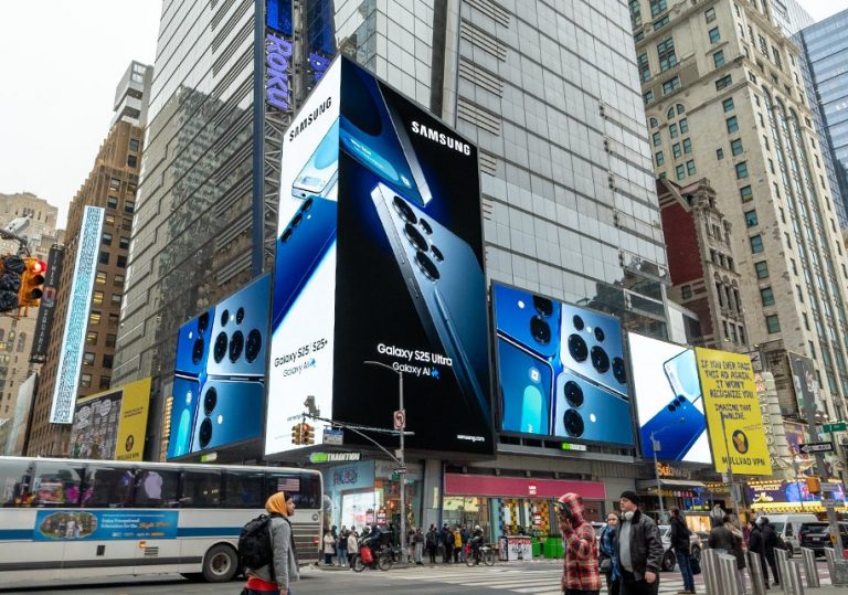 SNA Displays Erects A 25-Meter Tall LED Display at Times Square ...